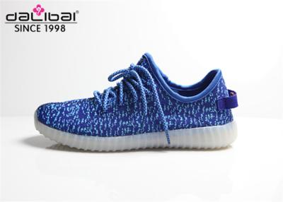 China Sapatilhas atléticas do relâmpago de Yezi dos calçados casuais do diodo emissor de luz da mola/do pano Flyknit do verão à venda