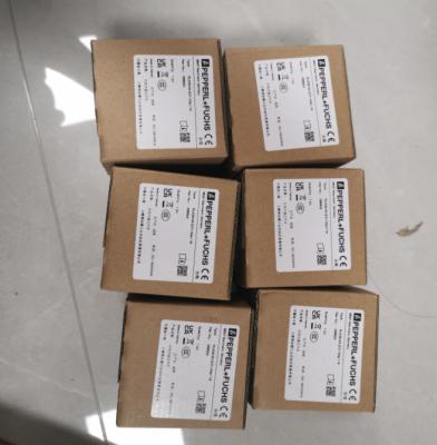 China Warm verkoop Originele nieuwe spiegelreflectie type foto-elektrische P+F RLK39-54Z31-40A-116 Goedkope voorraad Te koop