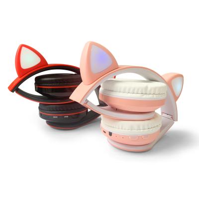 Cina Bluetooth pieghevole variopinto LED Cat Ear Headset For Younger in vendita