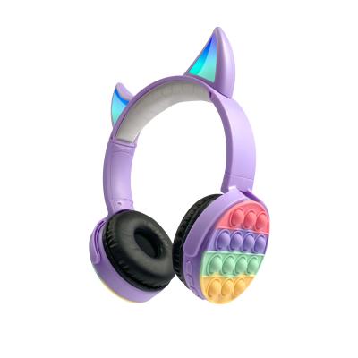 Cina 12m diffondono l'annullamento delle cuffie di Bluetooth con lo schiocco Toy Stereo Headsets di spinta del silicone delle bolle di schiocco in vendita