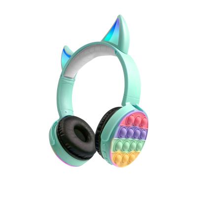 Cina 12m diffondono l'annullamento delle cuffie di Bluetooth con lo schiocco Toy Stereo Headsets di spinta del silicone delle bolle di schiocco in vendita