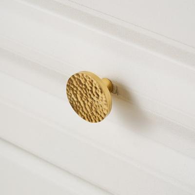 China Hot Sales Modern Solid Brass Hammered Style Bright Gold Handles Knobs for Cabinets Wardrobes Drawers-Durable & Easy Installation for sale