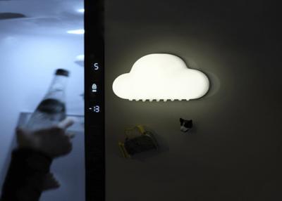 中国 2色および3つのモードの再充電可能な柔らかなライトのモーションセンサーの雲の形の赤ん坊夜ライト 販売のため