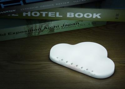 中国 子供の寝室の浴室の台所玄関のためのLight&Voiceセンサーが付いている再充電可能な磁気LEDの雲夜ライト 販売のため
