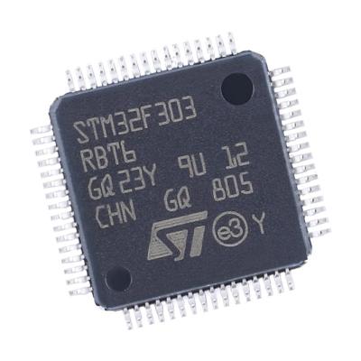 Cina Wholesales ARM MCU STM32 STM32F303 STM32F303RBT6 LQFP-64 Microcontroller with low price IC chips in vendita