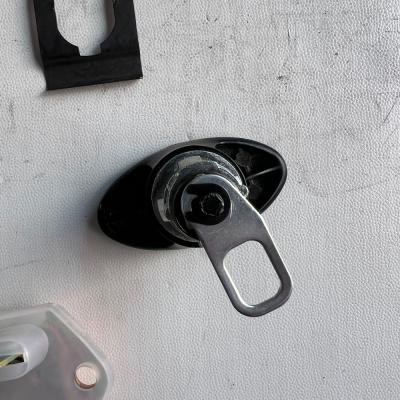 Cina Serratura posteriore premium per bagagliaio per Toyota Coaster con forza di bloccaggio statico ≥ 5000N e intervallo di temperatura da -40℃ a 85℃ per una facile installazione in vendita