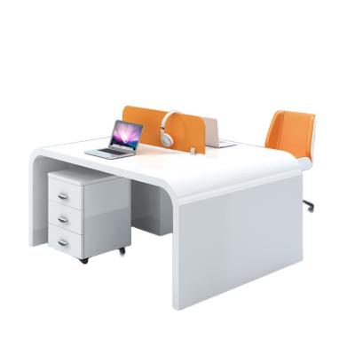China Postverpackung Moderner einfacher weißer Lack Mitarbeiterschreibtisch für 4 Personen im Büro Design zu verkaufen