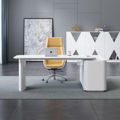 Cina Progettazione MDF Materiale Vernice da forno scrivania esecutiva a forma di L per ufficio e sedia del CEO in vendita