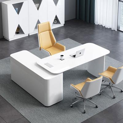Cina Progettazione MDF Materiale Vernice da forno scrivania esecutiva a forma di L per ufficio e sedia del CEO in vendita