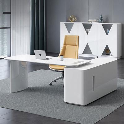 Cina Progettazione MDF Materiale Vernice da forno scrivania esecutiva a forma di L per ufficio e sedia del CEO in vendita