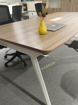 China Persoonlijke grootte rechthoekige metalen benen vergadertafel vergaderruimte tafels moderne conferentietafel Te koop