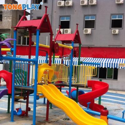 Cina Combinato in un unico set completo personalizzato di attrezzature divertenti per bambini per divertimenti acquatici Parco acquatico esterno Parco giochi d'acqua in vendita