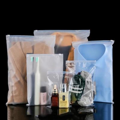 China Customized CPE zipper Bag Waterproof Clothing Storage Plastic Zipper Bag for sale