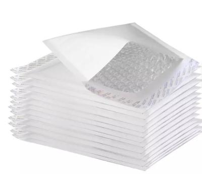 China Customized Poly Bubble Mailers White Bubble Shipping Envelopes Waterproof for sale