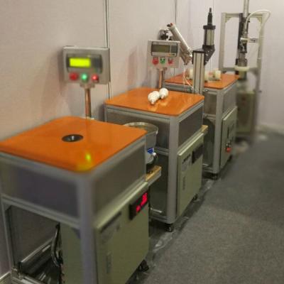Cina Cappuccio della lampada di E14 E40 che unisce inchiodando la macchina di prova con approvazione di qualità in vendita