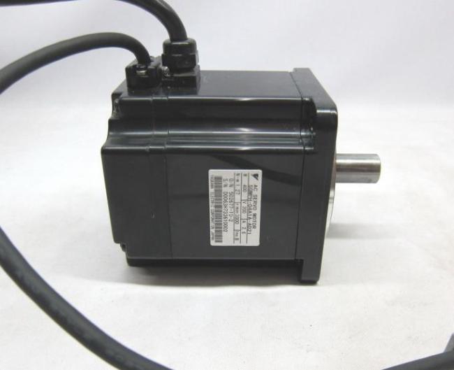 Sigma 2 Series Industrial Servo Motor Black Color SGMPH 04A1A AD21 4