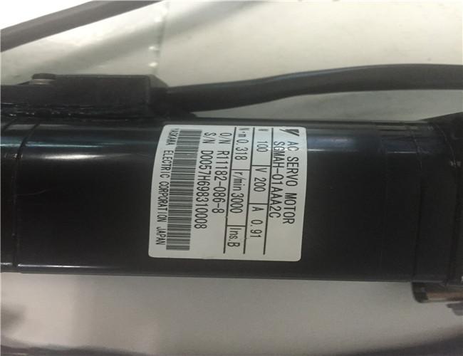 Portable Industrial Linear Servo Motor , Ac Servo Motor In Control Syste SGMAH-01AAA2C 3