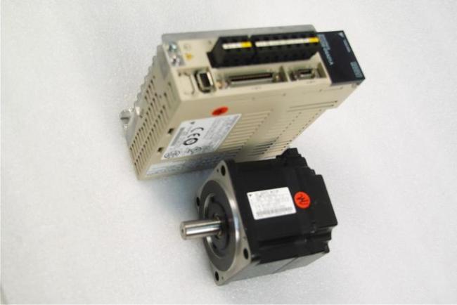 Industrial Variable Speed Servo Motor SGMPS-04ACA21 400W 200V 2 Year Warranty 1