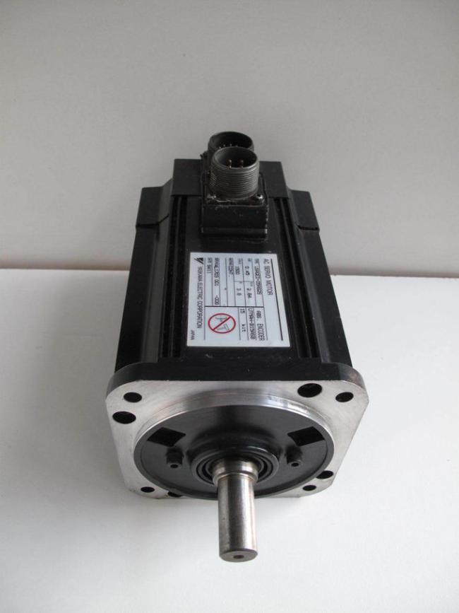 USAGED-05AS2S Yaskawa Ac Dc Servo Motor INPUT 2AMP 3PH 200V Original New 1