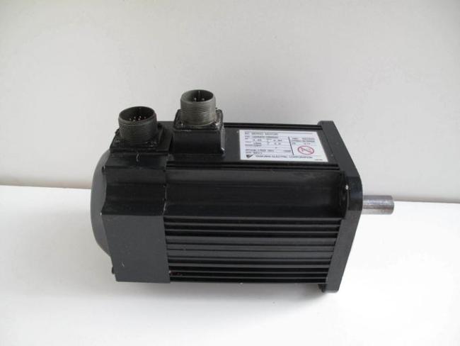 USAGED-05AS2S Yaskawa Ac Dc Servo Motor INPUT 2AMP 3PH 200V Original New 3