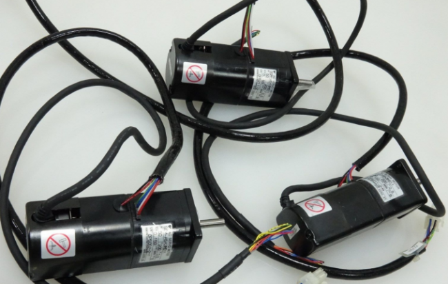 Industrial Yaskawa New 0.61A 200V AC SERVO MOTOR SGM-A5A3MS11 Made in Japan 1