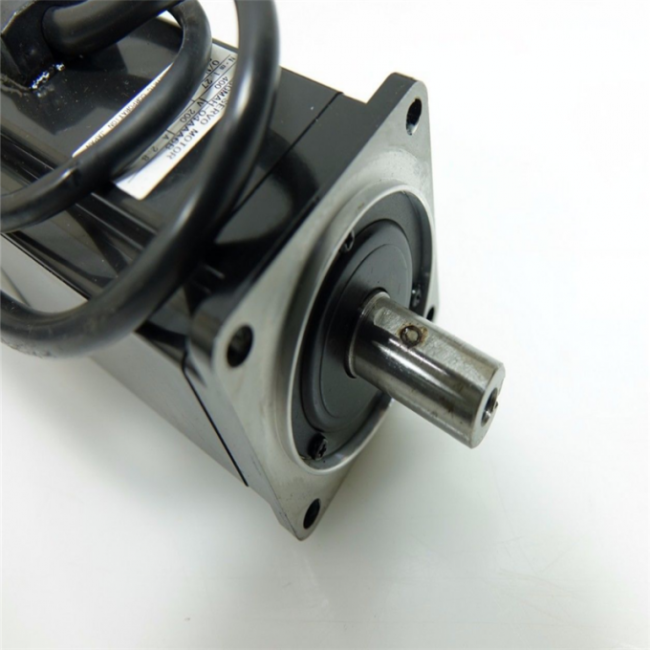 Japan YASKAWA 400W 200V 2.8A Industrial AC SERVO MOTOR SGMAH Sigma II SGMAH-04AAA6B 0