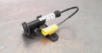 Cina Attuatore del cofano accessibile Attuatore destro per BMW G20 Componenti per automobili Dimensioni standard in vendita