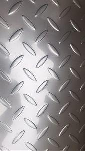 China Hot Rolled Stainless Steel Checkered Plate with Polished Surface and Customizable Projections for sale