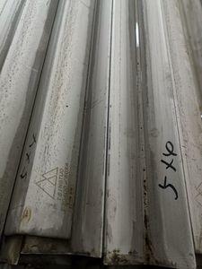 China Hot Rolled Stainless Steel Angle Bar SS304 316L 310S Unequal Angle Bar for Structural Applications for sale