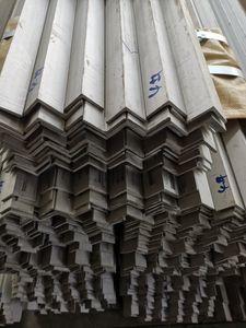 China 316L Stainless Steel Angle Bar 40mm X 40mm X 4mm Hot Rolled SS Angle Bar for Structural Applications for sale
