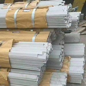 China Hot Rolled 30*30-100*100mm Stainless Steel Angle Bar with Pickling Surface for Structural Applications for sale