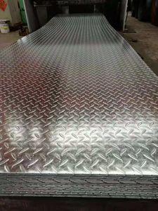 China A36 Galvanized Diamond Embossed Steel Plate Hot Rolled Checker Plate for Construction and Shipping for sale