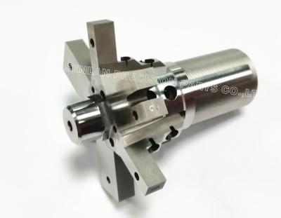 Cina La muffa di plastica di Hitachi SKD61 parte il centro pieghevole per lo stampaggio ad iniezione di precisione in vendita