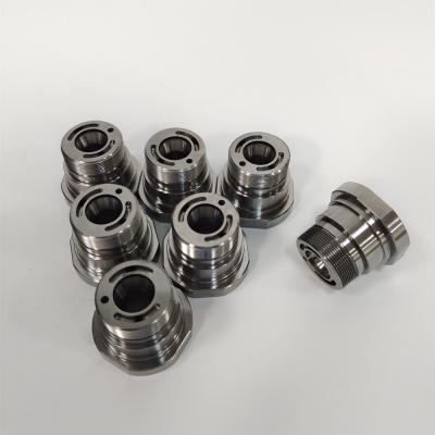 Cina Inserzione di tornitura di anima della muffa di CNC di precisione con il filo per le parti di plastica della bottiglia del gocciolamento in vendita