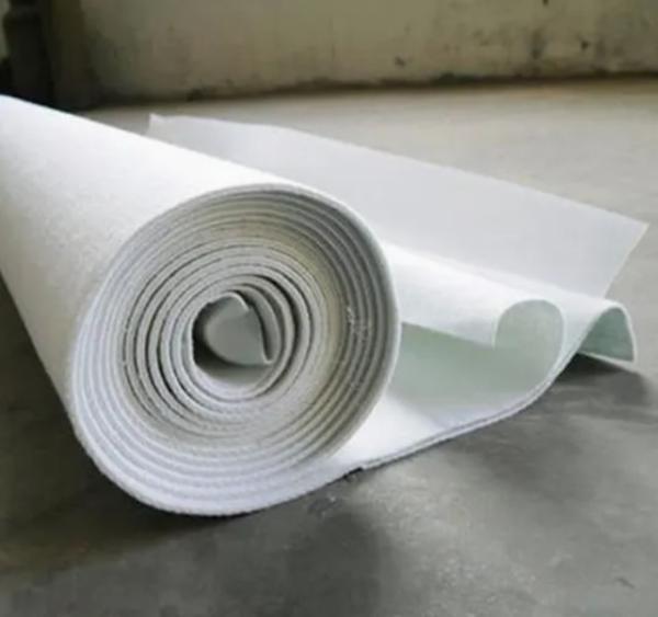 Quality Anti Clogging 700g Polypropylene Non Woven Geotextile For Railway Base Strengthening for sale