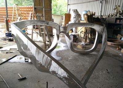 Cina Acciaio inossidabile della scultura gigante degli occhiali da sole di arte della scultura del metallo con i vetri rosa in vendita