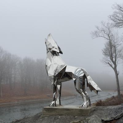 China Large Outdoor Stainless Steel Geometric Animal Sculpture Howling Wolf Statue for sale