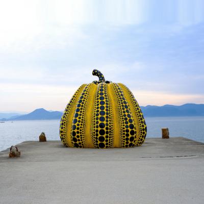 China Modern Contemporary Colorful Outdoor Fiberglass Pumpkin Sculpture for sale