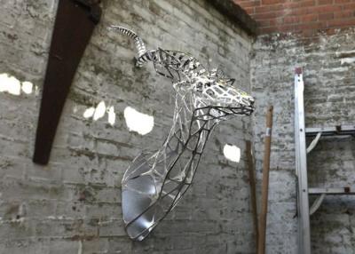 Cina Scultura vuota lucidata specchio dell'acciaio inossidabile della testa dei cervi per la decorazione della parete in vendita