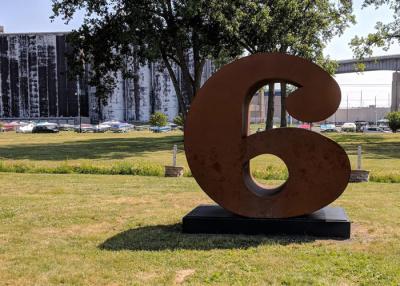 China Metal Decorative Number Sculpture Corten Steel Garden Sculpture Rusty Finish for sale