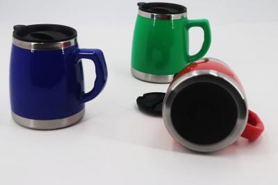 China Plastiek buiten Roestvrij staalmok 500ml met Deksels Gebeëindigd Oppoetsen Te koop