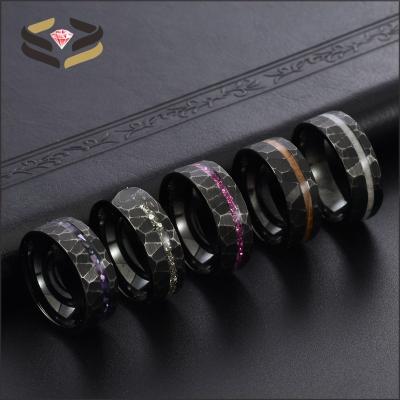 Cina Regalo per l'anniversario Anello di tungsteno martellato nero da 8 mm con intarsio di opale e meteorite in vendita