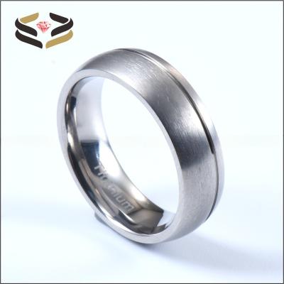 Cina Anello di fidanzamento e matrimonio in titanio con scanalatura sfalsata, finitura opaca e spazzolata, 6mm 8mm per uomo e donna in vendita