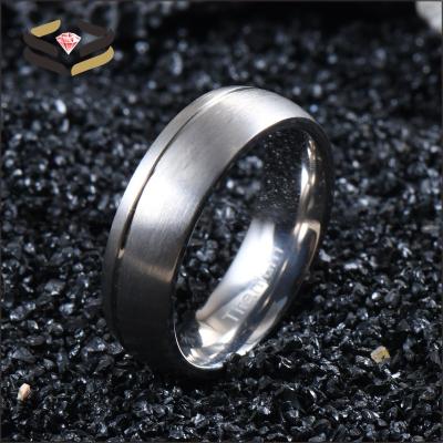Cina Anello di fidanzamento e matrimonio in titanio con scanalatura sfalsata, finitura opaca e spazzolata, 6mm 8mm per uomo e donna in vendita