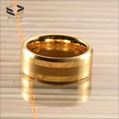 Cina Anello di nozze per uomini a carburo di tungsteno con centro spazzolato da 8 mm e bordi a bevola lucidati in oro 18K in vendita
