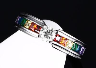 Cina Anelli di sposa in acciaio inossidabile Incorporazione Zirconi Sei colori CZ Pietra in vendita