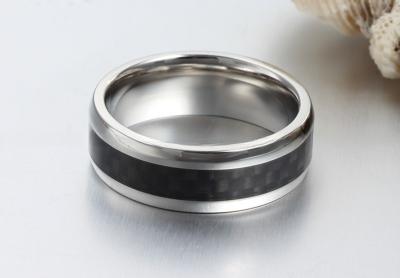 Cina 8mm in acciaio inossidabile in fibra di carbonio con fascia di matrimonio lucidata per uomini e donne in vendita