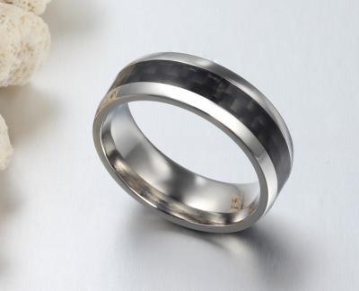 Cina 8mm in acciaio inossidabile in fibra di carbonio con fascia di matrimonio lucidata per uomini e donne in vendita