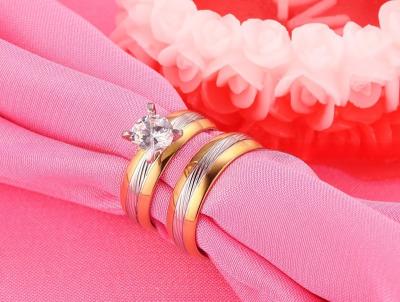 Cina Set di fedi nuziali in acciaio inossidabile per coppia, riempite in oro giallo, con zirconi rotondi per uomo e donna in vendita