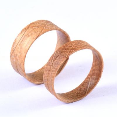Cina Unisex 6mm 8mm Flat Edge Whiskey Barrel Wood Wooden Ring Cores For Inlay Blank Ring with Channel Setting Technology Custom in vendita